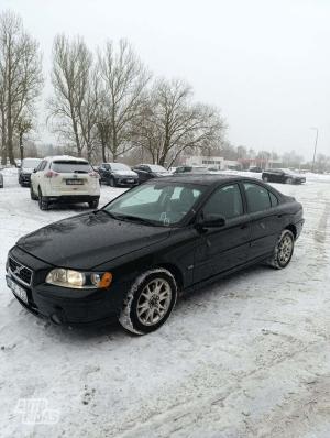 Zaļš Volvo S60 2005 Šauļi, ar dzinēja tilpumu 2.40 L un nobraukumu 223 tūkst. km par 1000 €, foto  vietnē AUTOMOTO.COM.LV