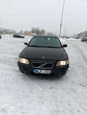 Green Volvo S60 2005 in Siauliai, with an engine capacity of 2.40 L and mileage of 223 thousand km for 1000 €, photo 5 on AUTOMOTO.COM.LV