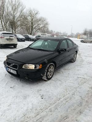 Green Volvo S60 2005 in Siauliai, with an engine capacity of 2.40 L and mileage of 223 thousand km for 1000 €, photo 6 on AUTOMOTO.COM.LV