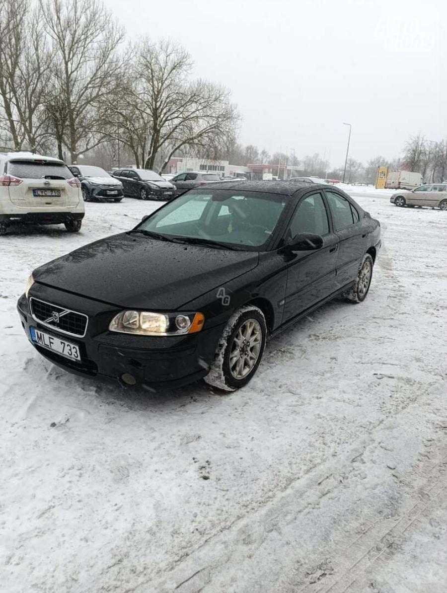 Green Volvo S60 2005 in Siauliai, with an engine capacity of 2.40 L and mileage of 223 thousand km for 1000 €, photo 6 on AUTOMOTO.COM.LV