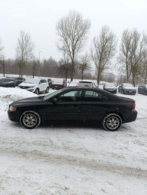 Green Volvo S60 2005 in Siauliai, with an engine capacity of 2.40 L and mileage of 223 thousand km for 1000 €, photo 7 on AUTOMOTO.COM.LV