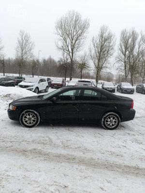Green Volvo S60 2005 in Siauliai, with an engine capacity of 2.40 L and mileage of 223 thousand km for 1000 €, photo 7 on AUTOMOTO.COM.LV