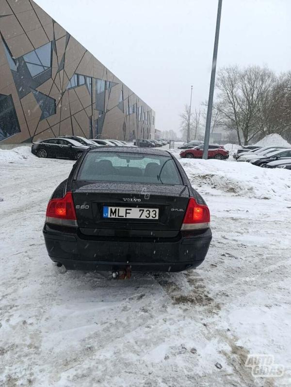 Green Volvo S60 2005 in Siauliai, with an engine capacity of 2.40 L and mileage of 223 thousand km for 1000 €, photo 8 on AUTOMOTO.COM.LV