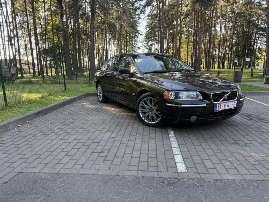 Green Volvo S60 2005 in Riga, with an engine capacity of 2.40 L and mileage of 249 thousand km for 1500 €, photo 3 on AUTOMOTO.COM.LV