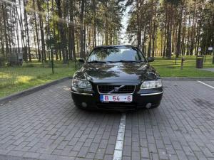Green Volvo S60 2005 in Riga, with an engine capacity of 2.40 L and mileage of 249 thousand km for 1500 €, photo 4 on AUTOMOTO.COM.LV