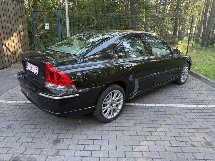 Green Volvo S60 2005 in Riga, with an engine capacity of 2.40 L and mileage of 249 thousand km for 1500 €, photo 5 on AUTOMOTO.COM.LV