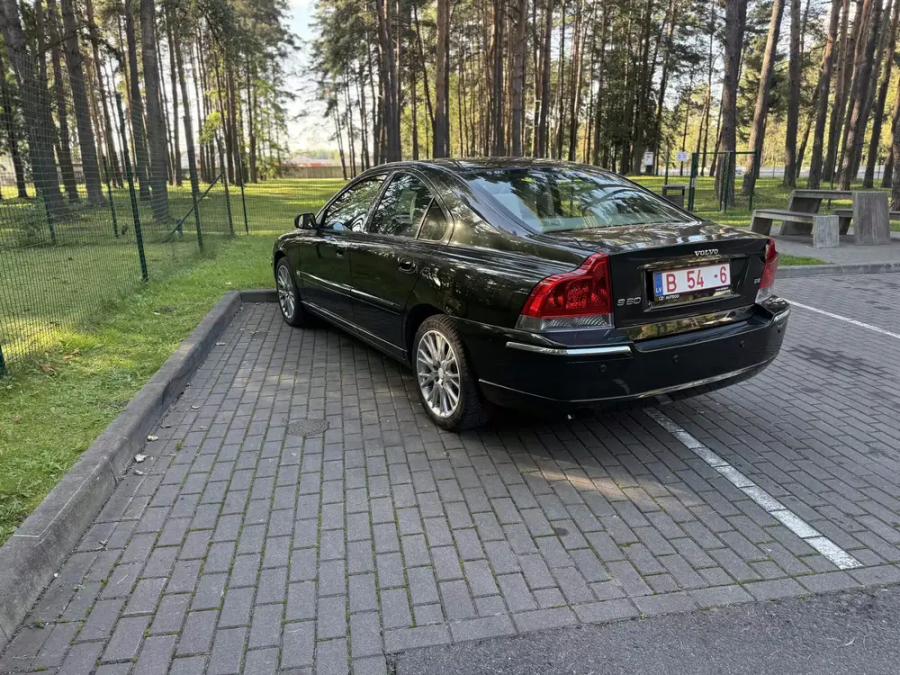 Green Volvo S60 2005 in Riga, with an engine capacity of 2.40 L and mileage of 249 thousand km for 1500 €, photo 7 on AUTOMOTO.COM.LV