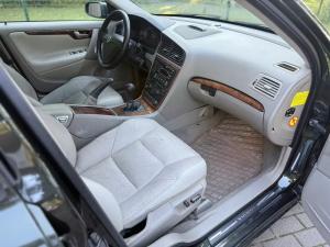 Green Volvo S60 2005 in Riga, with an engine capacity of 2.40 L and mileage of 249 thousand km for 1500 €, photo 8 on AUTOMOTO.COM.LV