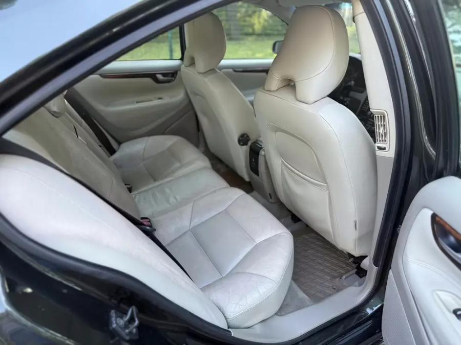 Green Volvo S60 2005 in Riga, with an engine capacity of 2.40 L and mileage of 249 thousand km for 1500 €, photo 11 on AUTOMOTO.COM.LV
