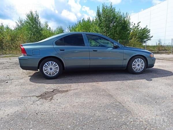 Green Volvo S60 2005 in Daugavpils, with an engine capacity of 2.40 L and mileage of 0 thousand km for 2200 €, photo 8 on AUTOMOTO.COM.LV