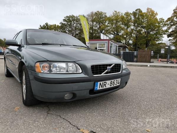 Zaļš Volvo S60 2005 Cēsis, ar dzinēja tilpumu 2.40 L un nobraukumu 297 tūkst. km par 1700 €, foto 1 vietnē AUTOMOTO.COM.LV