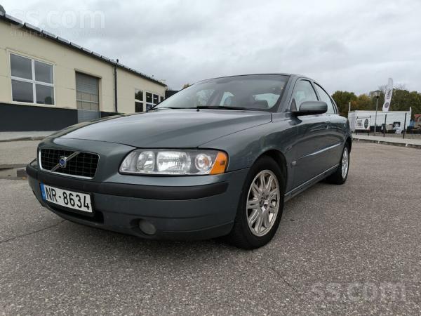 Zaļš Volvo S60 2005 Cēsis, ar dzinēja tilpumu 2.40 L un nobraukumu 297 tūkst. km par 1700 €, foto 3 vietnē AUTOMOTO.COM.LV