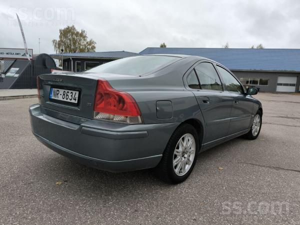 Zaļš Volvo S60 2005 Cēsis, ar dzinēja tilpumu 2.40 L un nobraukumu 297 tūkst. km par 1700 €, foto 5 vietnē AUTOMOTO.COM.LV