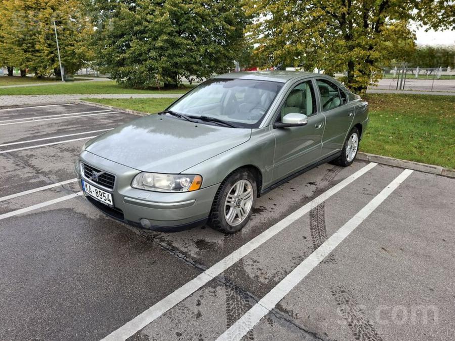Green Volvo S60 2006 in Riga, with an engine capacity of 2.40 L and mileage of 256 thousand km for 1850 €, photo 3 on AUTOMOTO.COM.LV