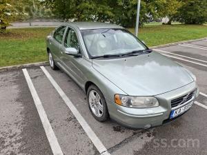 Green Volvo S60 2006 in Riga, with an engine capacity of 2.40 L and mileage of 256 thousand km for 1850 €, photo 4 on AUTOMOTO.COM.LV