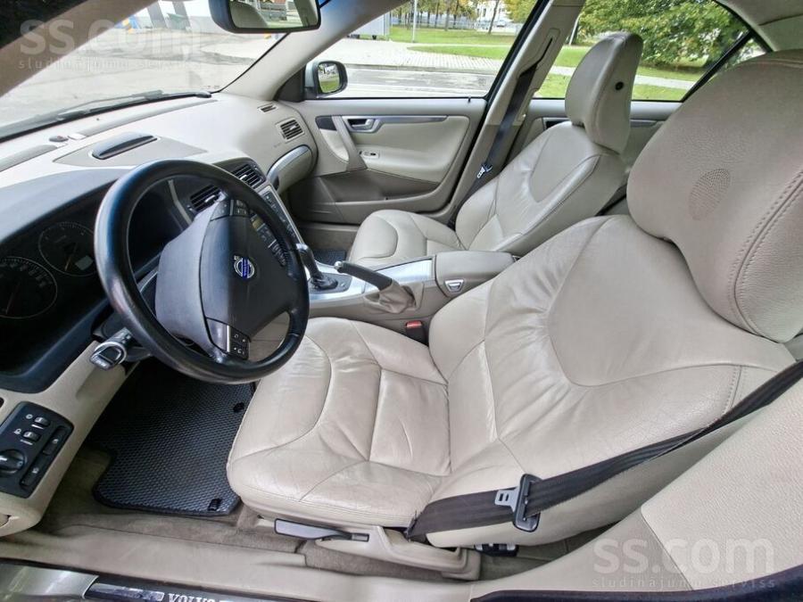 Green Volvo S60 2006 in Riga, with an engine capacity of 2.40 L and mileage of 256 thousand km for 1850 €, photo 7 on AUTOMOTO.COM.LV
