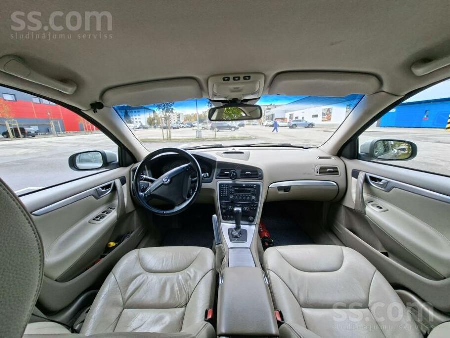 Green Volvo S60 2006 in Riga, with an engine capacity of 2.40 L and mileage of 256 thousand km for 1850 €, photo 8 on AUTOMOTO.COM.LV