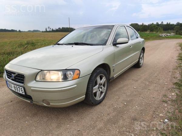 Zaļš Volvo S60 2007 Balvi, ar dzinēja tilpumu 2.40 L un nobraukumu 397 tūkst. km par 1600 €, foto 4 vietnē AUTOMOTO.COM.LV