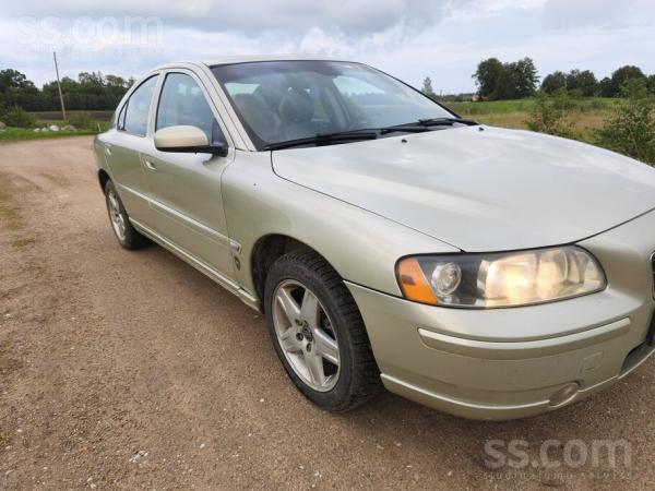 Zaļš Volvo S60 2007 Balvi, ar dzinēja tilpumu 2.40 L un nobraukumu 397 tūkst. km par 1600 €, foto 10 vietnē AUTOMOTO.COM.LV