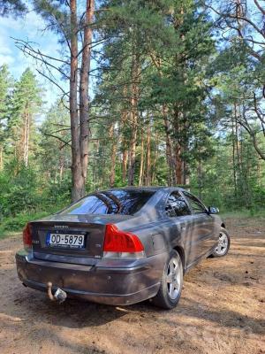 Zaļš Volvo S60 2008 Daugavpils, ar dzinēja tilpumu 2.40 L un nobraukumu 292 tūkst. km par 2350 €, foto  vietnē AUTOMOTO.COM.LV