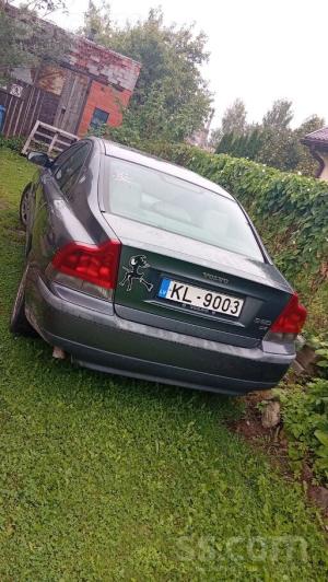 Pelēks Volvo S60 2003 Jelgava, ar dzinēja tilpumu 2.40 L un nobraukumu 358 tūkst. km par 1200 €, foto 4 vietnē AUTOMOTO.COM.LV