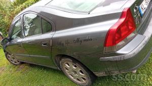 Pelēks Volvo S60 2003 Jelgava, ar dzinēja tilpumu 2.40 L un nobraukumu 358 tūkst. km par 1200 €, foto 5 vietnē AUTOMOTO.COM.LV