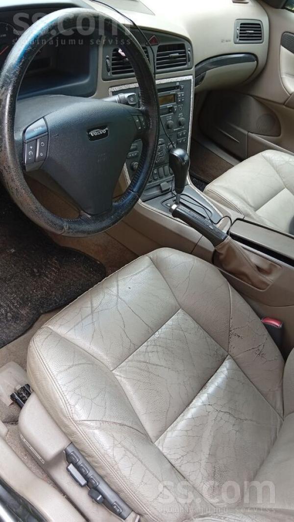 Pelēks Volvo S60 2003 Jelgava, ar dzinēja tilpumu 2.40 L un nobraukumu 358 tūkst. km par 1200 €, foto 7 vietnē AUTOMOTO.COM.LV