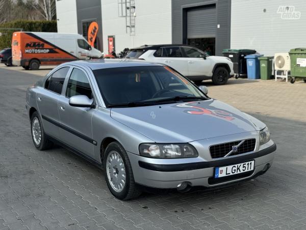 Pelēks Volvo S60 2002 Viļņa, ar dzinēja tilpumu 2.40 L un nobraukumu 370 tūkst. km par 1450 €, foto 2 vietnē AUTOMOTO.COM.LV