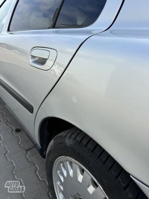 Grey Volvo S60 2002 in Vilnius, with an engine capacity of 2.40 L and mileage of 370 thousand km for 1450 €, photo 5 on AUTOMOTO.COM.LV