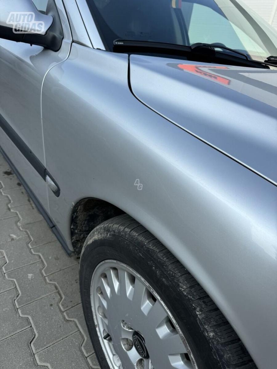 Grey Volvo S60 2002 in Vilnius, with an engine capacity of 2.40 L and mileage of 370 thousand km for 1450 €, photo 8 on AUTOMOTO.COM.LV
