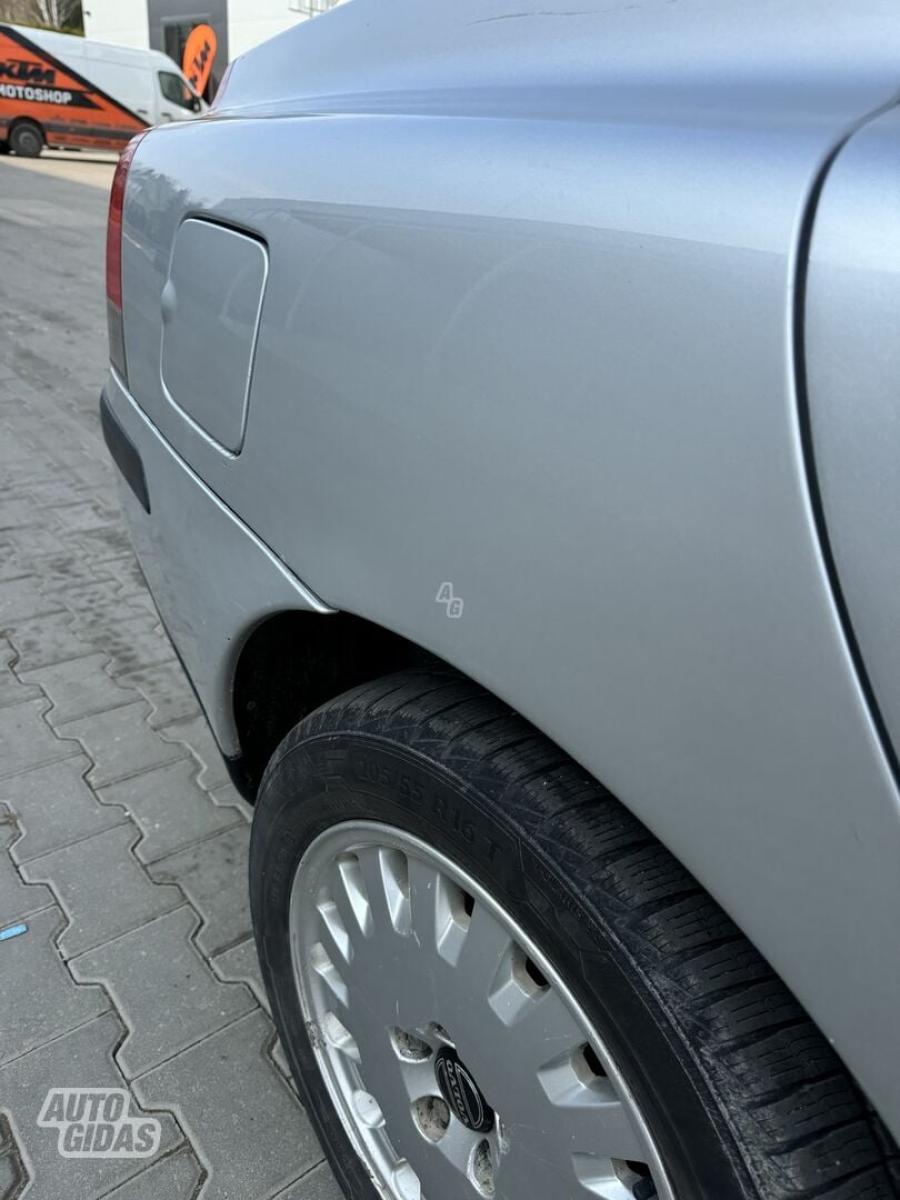 Grey Volvo S60 2002 in Vilnius, with an engine capacity of 2.40 L and mileage of 370 thousand km for 1450 €, photo 10 on AUTOMOTO.COM.LV