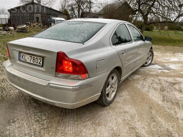 Grey Volvo S60 2005 in Preili, with an engine capacity of 2.40 L and mileage of 485 thousand km for 1450 €, photo 2 on AUTOMOTO.COM.LV