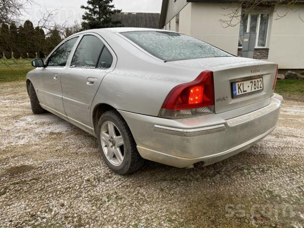 Grey Volvo S60 2005 in Preili, with an engine capacity of 2.40 L and mileage of 485 thousand km for 1450 €, photo 3 on AUTOMOTO.COM.LV