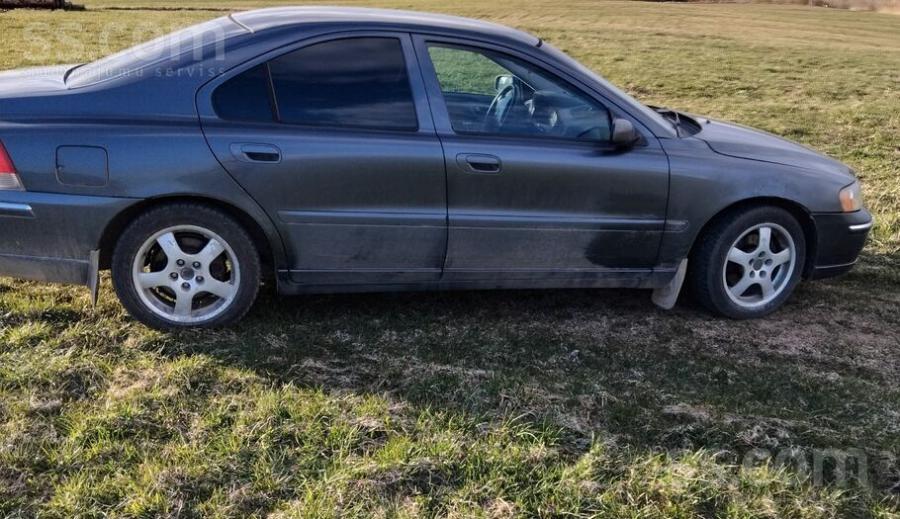 Pelēks Volvo S60 2006 Preiļi, ar dzinēja tilpumu 2.40 L un nobraukumu 359 tūkst. km par 1500 €, foto 3 vietnē AUTOMOTO.COM.LV