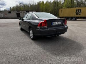 Grey Volvo S60 2001 in Riga, with an engine capacity of 2.40 L and mileage of 511 thousand km for 1700 €, photo 1 on AUTOMOTO.COM.LV