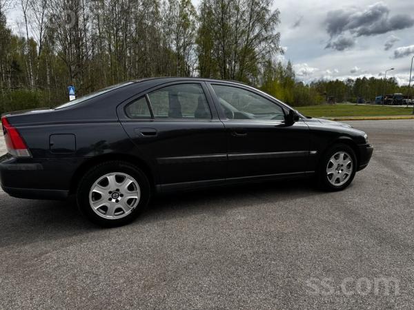 Grey Volvo S60 2001 in Riga, with an engine capacity of 2.40 L and mileage of 511 thousand km for 1700 €, photo 4 on AUTOMOTO.COM.LV