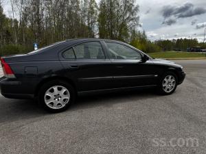 Grey Volvo S60 2001 in Riga, with an engine capacity of 2.40 L and mileage of 511 thousand km for 1700 €, photo 4 on AUTOMOTO.COM.LV