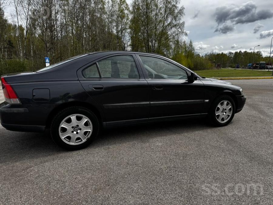 Grey Volvo S60 2001 in Riga, with an engine capacity of 2.40 L and mileage of 511 thousand km for 1700 €, photo 4 on AUTOMOTO.COM.LV