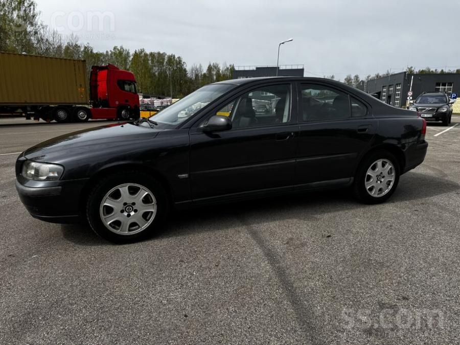 Grey Volvo S60 2001 in Riga, with an engine capacity of 2.40 L and mileage of 511 thousand km for 1700 €, photo 5 on AUTOMOTO.COM.LV