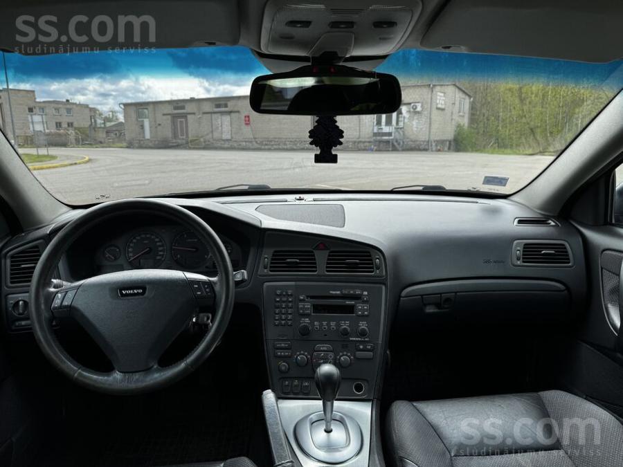 Grey Volvo S60 2001 in Riga, with an engine capacity of 2.40 L and mileage of 511 thousand km for 1700 €, photo 8 on AUTOMOTO.COM.LV