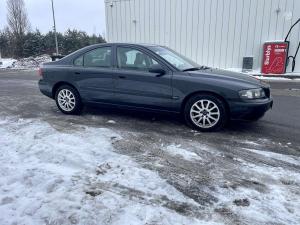 Grey Volvo S60 2001 in Vilnius, with an engine capacity of 2.32 L and mileage of 289 thousand km for 1900 €, photo 7 on AUTOMOTO.COM.LV