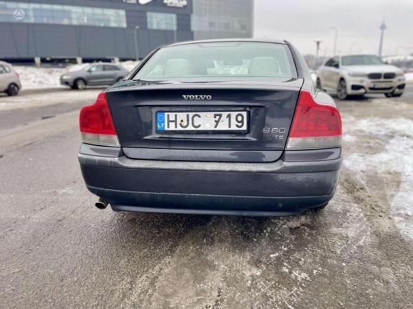 Pelēks Volvo S60 2001 Viļņa, ar dzinēja tilpumu 2.32 L un nobraukumu 289 tūkst. km par 1900 €, foto 9 vietnē AUTOMOTO.COM.LV