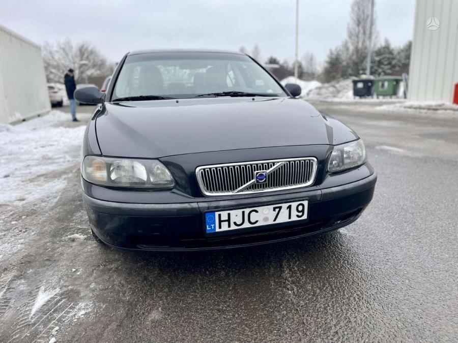 Grey Volvo S60 2001 in Vilnius, with an engine capacity of 2.32 L and mileage of 289 thousand km for 1900 €, photo 10 on AUTOMOTO.COM.LV