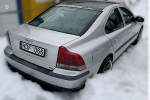 Grey Volvo S60 2001 in Klaipeda, with an engine capacity of 2.44 L and mileage of 253 thousand km for 990 €, photo 3 on AUTOMOTO.COM.LV