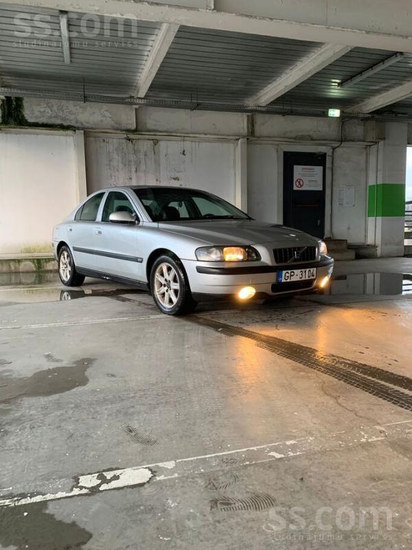 Grey Volvo S60 2001 in Riga, with an engine capacity of 2.40 L and mileage of 301 thousand km for 1290 €, photo 6 on AUTOMOTO.COM.LV