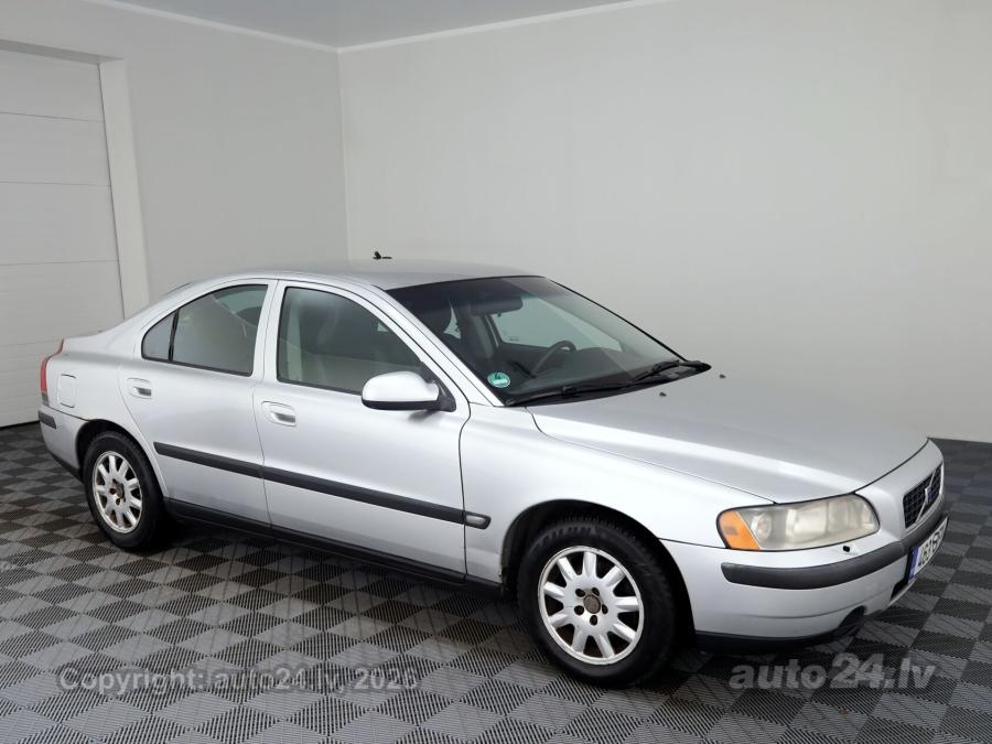 Pelēks Volvo S60 2001 Tallina, ar dzinēja tilpumu 2.40 L un nobraukumu 343 tūkst. km par 599 €, foto 1 vietnē AUTOMOTO.COM.LV
