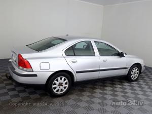 Pelēks Volvo S60 2001 Tallina, ar dzinēja tilpumu 2.40 L un nobraukumu 343 tūkst. km par 599 €, foto 4 vietnē AUTOMOTO.COM.LV