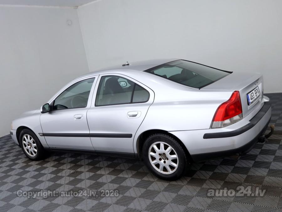 Pelēks Volvo S60 2001 Tallina, ar dzinēja tilpumu 2.40 L un nobraukumu 343 tūkst. km par 599 €, foto 5 vietnē AUTOMOTO.COM.LV
