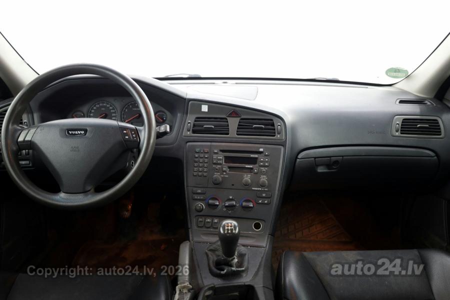 Pelēks Volvo S60 2001 Tallina, ar dzinēja tilpumu 2.40 L un nobraukumu 343 tūkst. km par 599 €, foto 6 vietnē AUTOMOTO.COM.LV