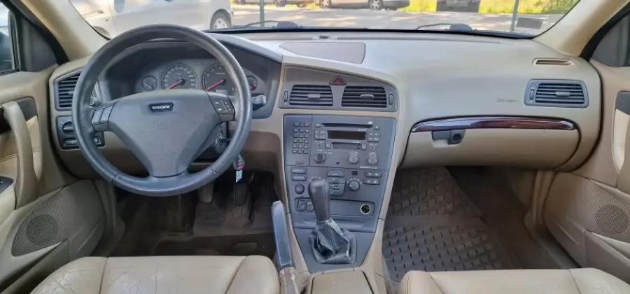 Pelēks Volvo S60 2001 Valmiera, ar dzinēja tilpumu 2.40 L un nobraukumu 328 tūkst. km par 1000 €, foto 10 vietnē AUTOMOTO.COM.LV